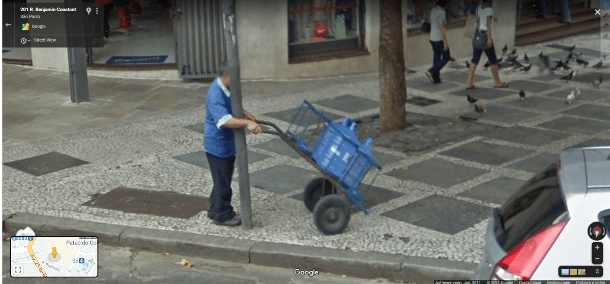Hitting a pole? – StreetViewFails – The Funny Street View Google Maps Fails
